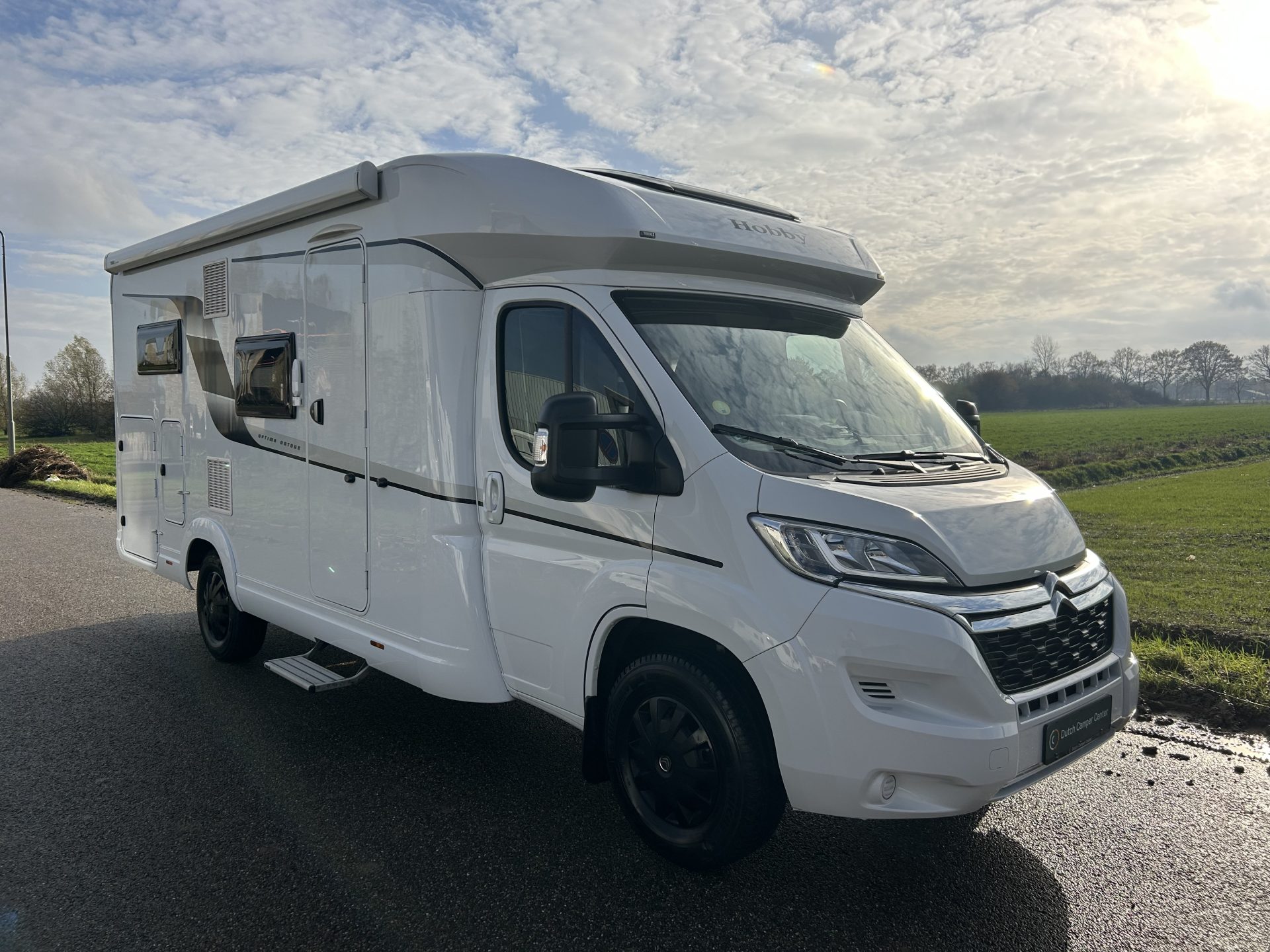 Verkocht - Hobby Optima On Tour T65GE - Dutch Camper Center